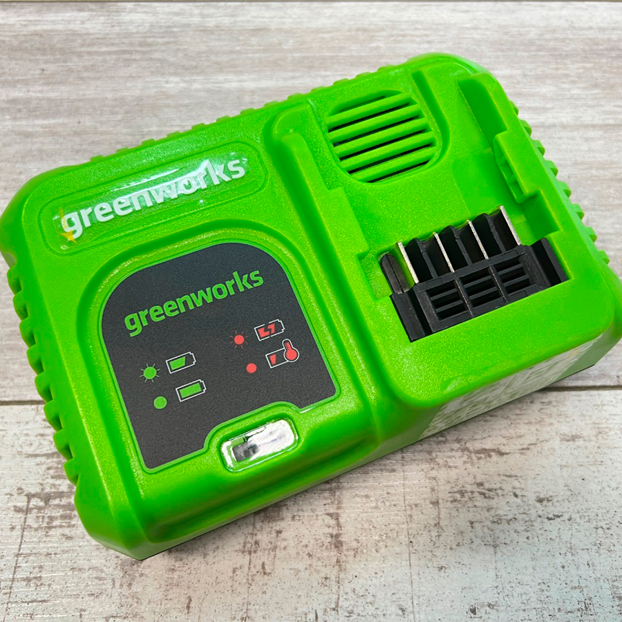 Быстрое зарядное устройство Greenworks G40UC5, 40V, 5А – купить ...